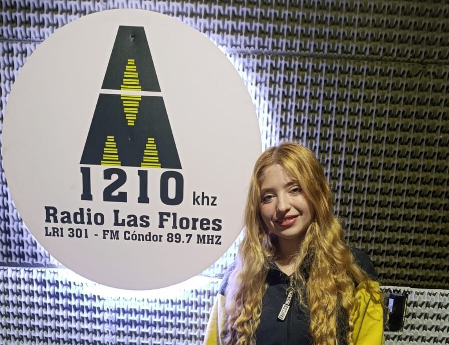 Denu Cirulli EN LOS ESTUDIOS de radio las flores - LasFloresDigital